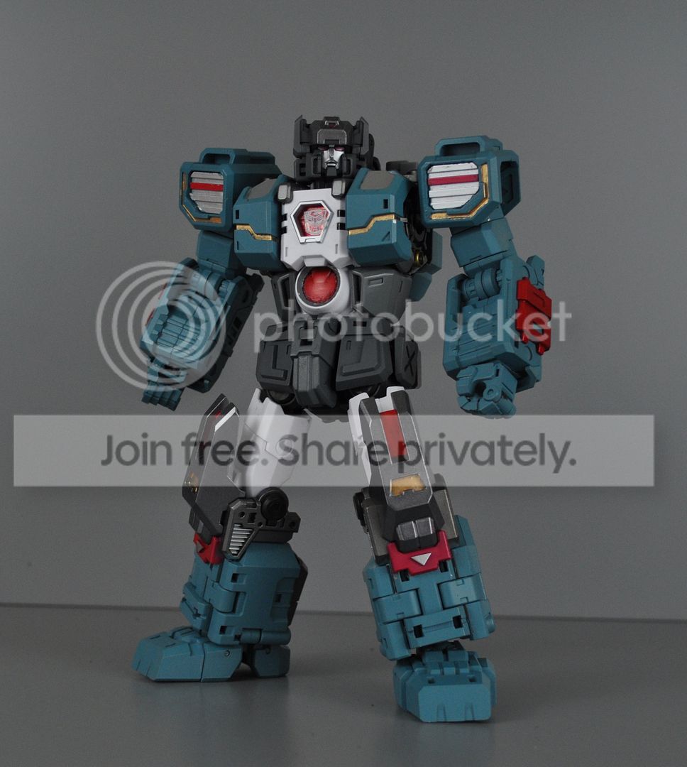 Minor/Repaint: - IDW Fortress Maximus/ Perfect Effect Warden comic ...