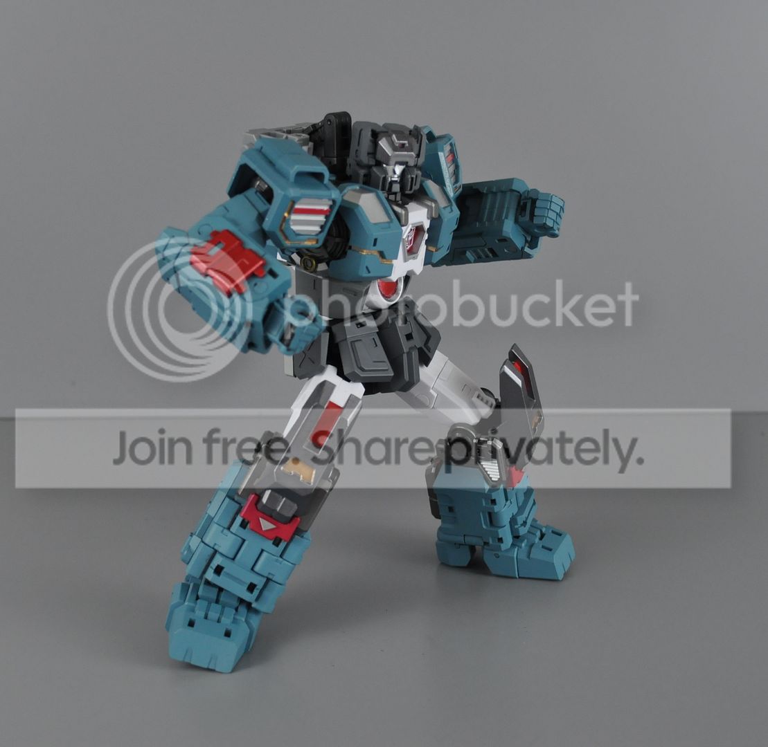 Minor/Repaint: - IDW Fortress Maximus/ Perfect Effect Warden comic ...