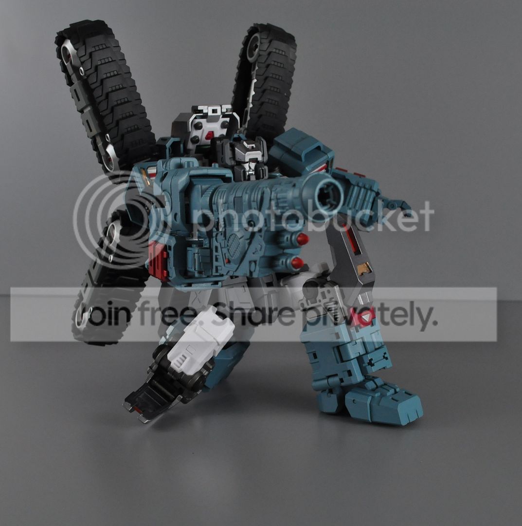 Minor/Repaint: - IDW Fortress Maximus/ Perfect Effect Warden comic ...