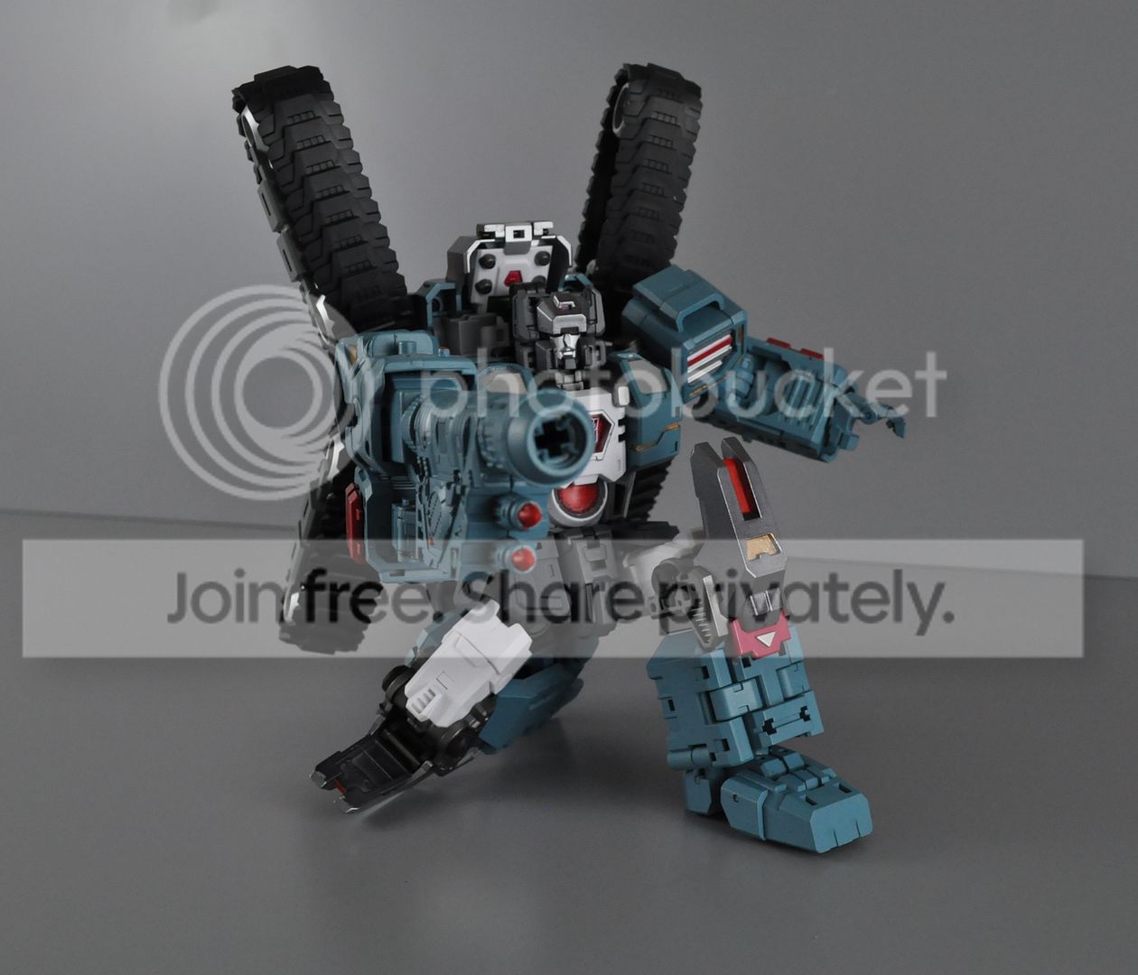 Minor/Repaint: - IDW Fortress Maximus/ Perfect Effect Warden comic ...