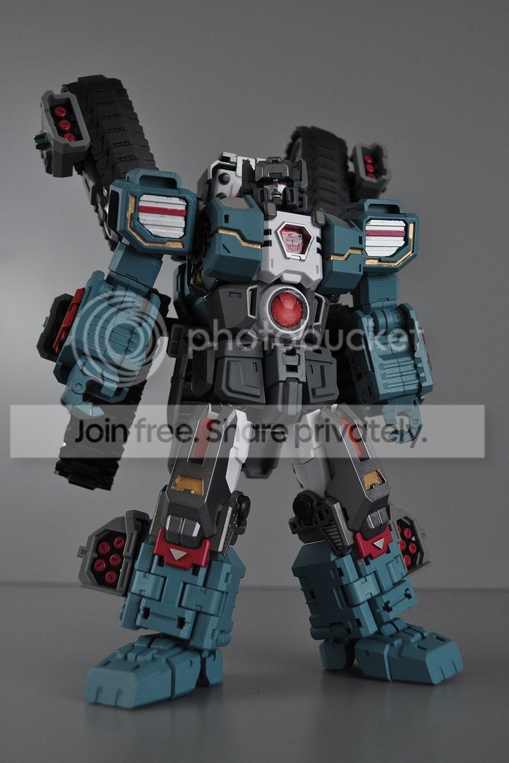 Minor/Repaint: - IDW Fortress Maximus/ Perfect Effect Warden comic ...