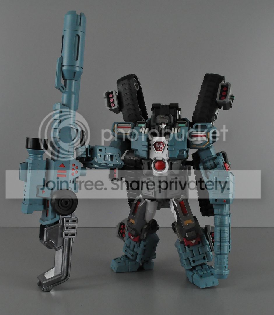 Minor/Repaint: - IDW Fortress Maximus/ Perfect Effect Warden comic ...