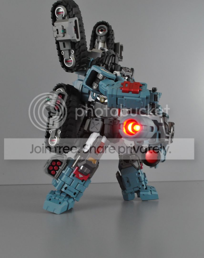 Minor/Repaint: - IDW Fortress Maximus/ Perfect Effect Warden comic ...