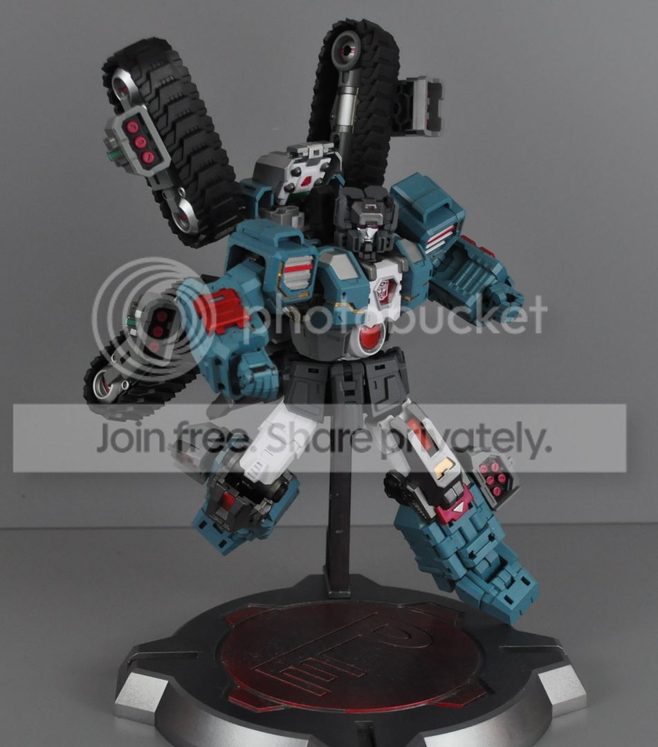 Minor/Repaint: - IDW Fortress Maximus/ Perfect Effect Warden comic ...